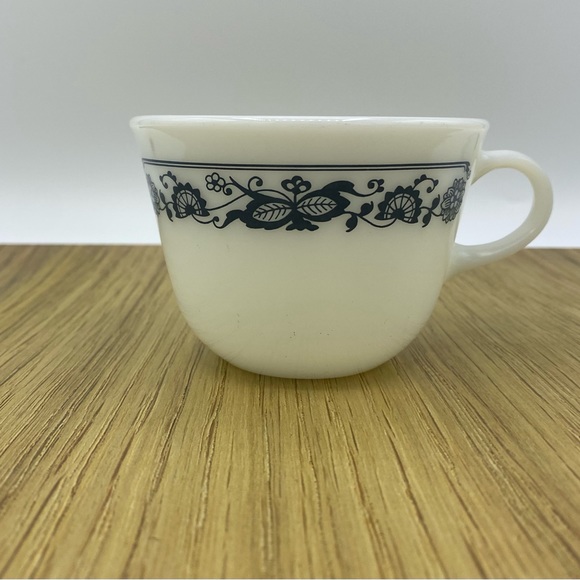 Pyrex | Dining | Vintage Pyrex Coffee Mug Old Town Blue Onion Milk ...